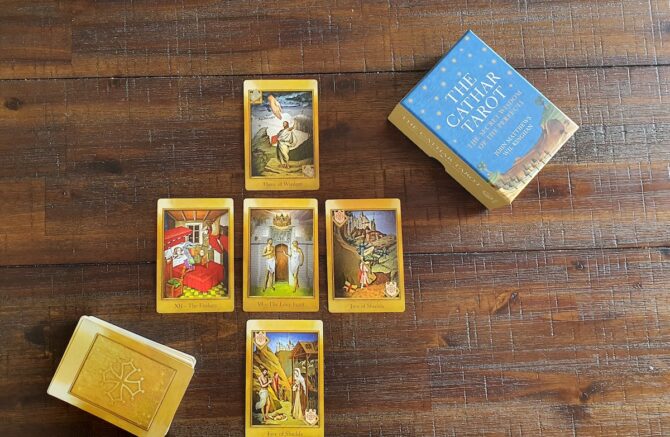 A Review Of The Cathar Tarot and, By Extension, All Theme Decks – Rune Soup